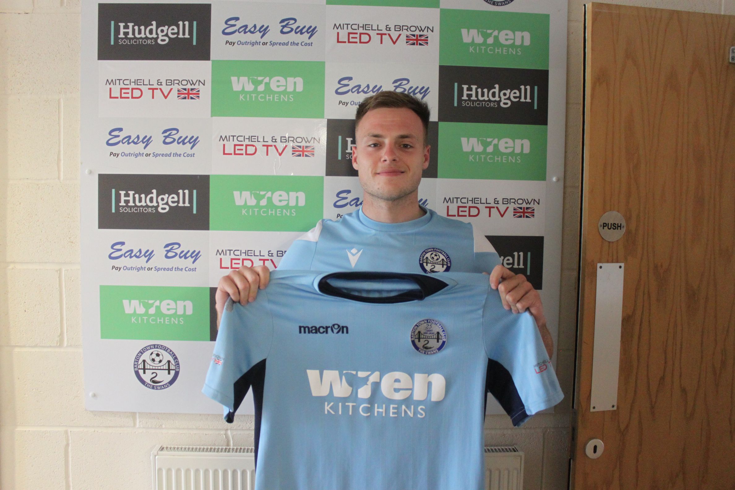 Player Retained - Ben Hinchliffe