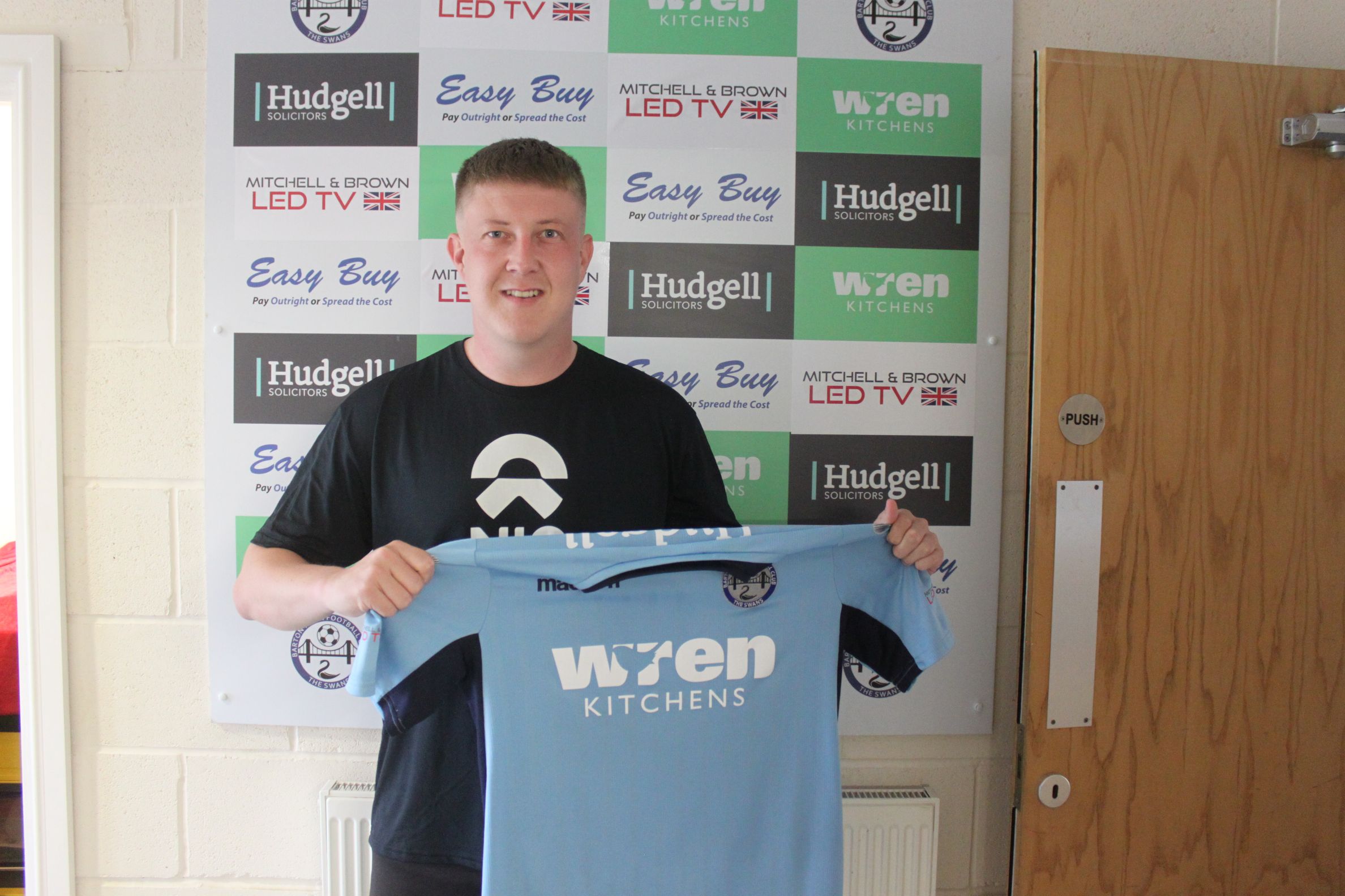 Player Retained - Tom Davie